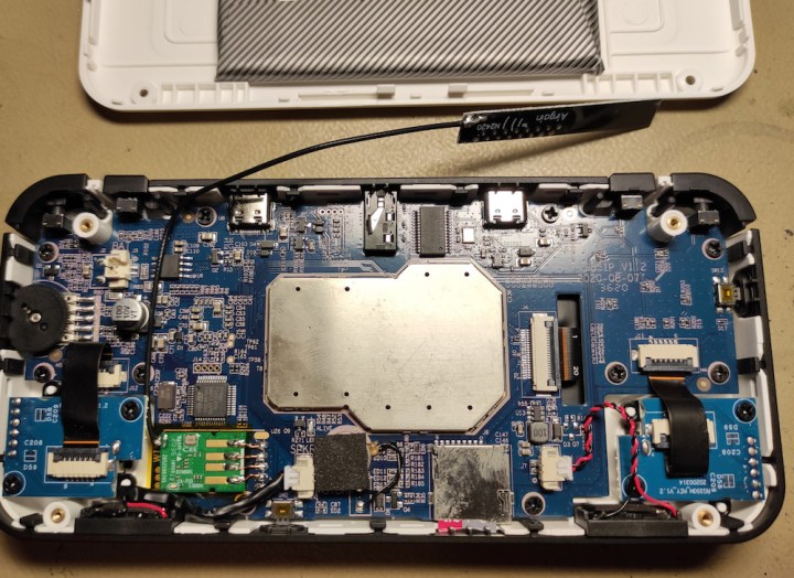 Guide: Install your own Wi-Fi chip inside the RG351P – Retro Game Corps
